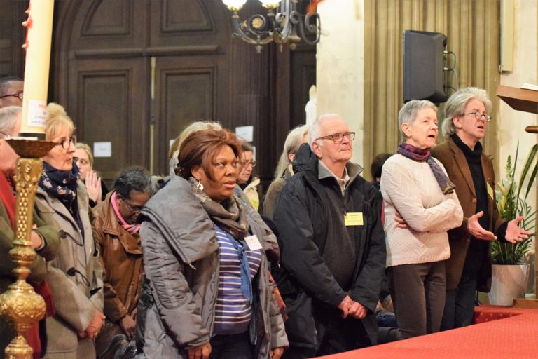 Adoration - Pôle Missionnaire Catholique de Fontainebleau