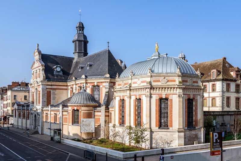 Bienvenue dans notre église - Pôle Missionnaire Catholique de Fontainebleau