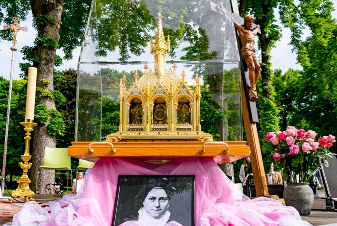 Thérèse De Lenfant Jésus 150 Ans Pôle Missionnaire Catholique De