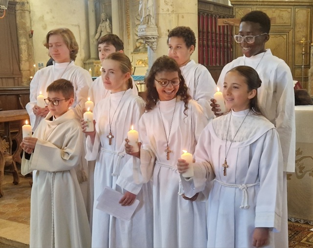 Nos jeunes ont professé leur foi ! - Pôle Missionnaire Catholique de Fontainebleau